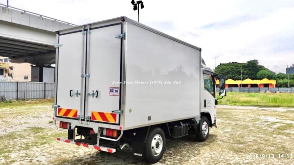 Isuzu NLR Pro - Fiber Box (10 feet 3 Inch) - Soon Seng Motors 1979
