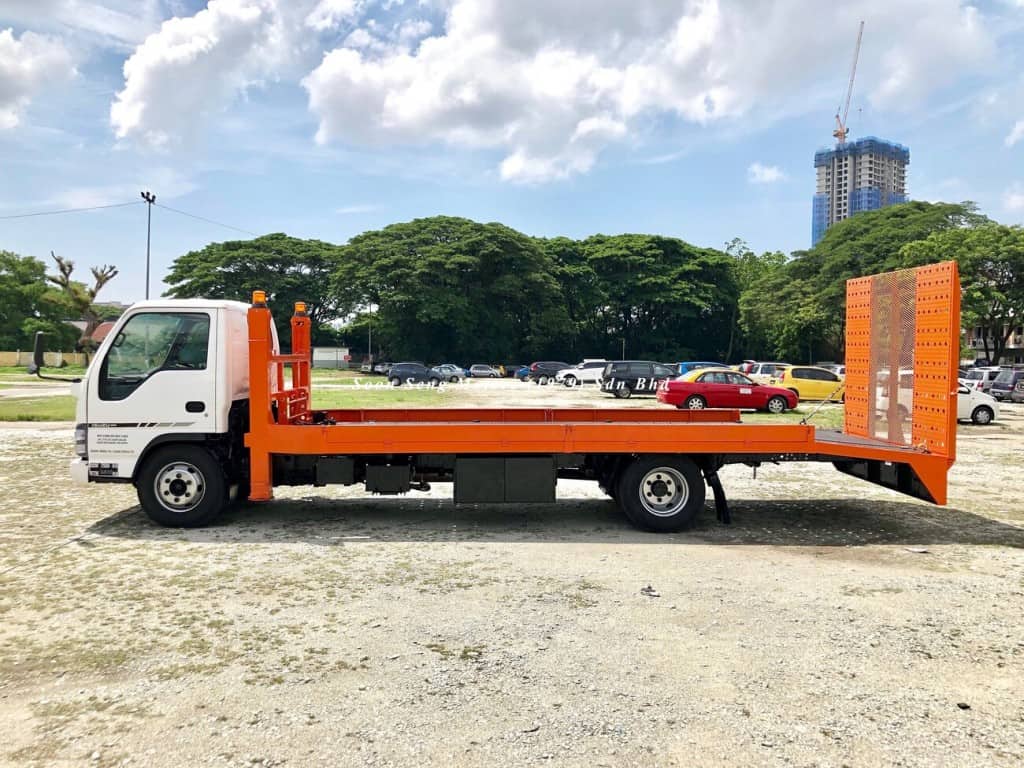 Isuzu NPR71P - Self Loader Car Carrier (21 feet) - Soon Seng Motors 1979