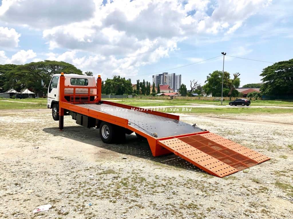 Isuzu NPR71P - Self Loader Car Carrier (21 feet) - Soon Seng Motors 1979