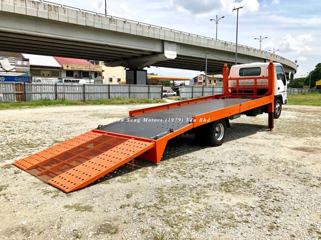 Isuzu NPR71P - Self Loader Car Carrier (21 feet) - Soon Seng Motors 1979