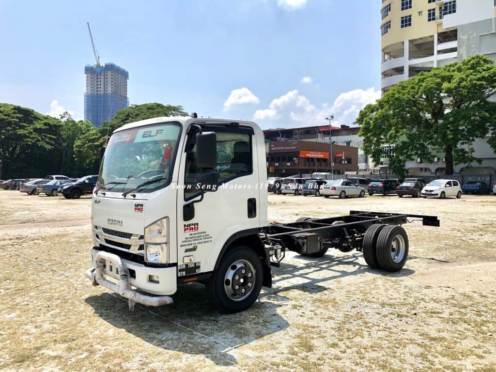 Isuzu NPR Pro NPR81UHL - Bare Chassis (14 feet) - Soon Seng Motors 1979